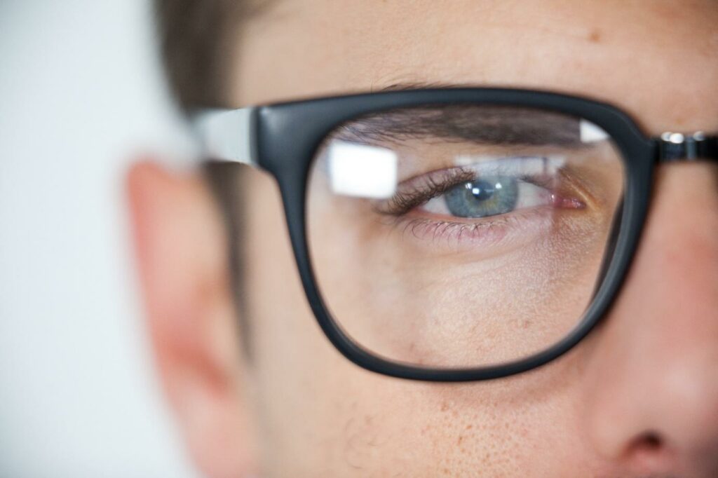 Impress Your Lady Love With These 5 Spectacle Frames For Men ...